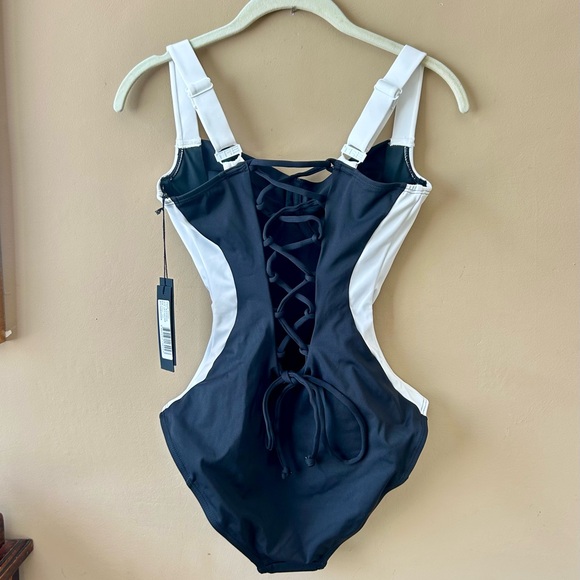 Ta3 | Swim | Sleek Black And White Onepiece Swimsuit With Sweetheart ...